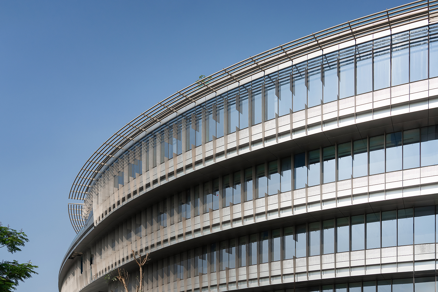 BM Windows hoàn thiện mặt dựng Trường liên cấp quốc tế Dwight School Hanoi